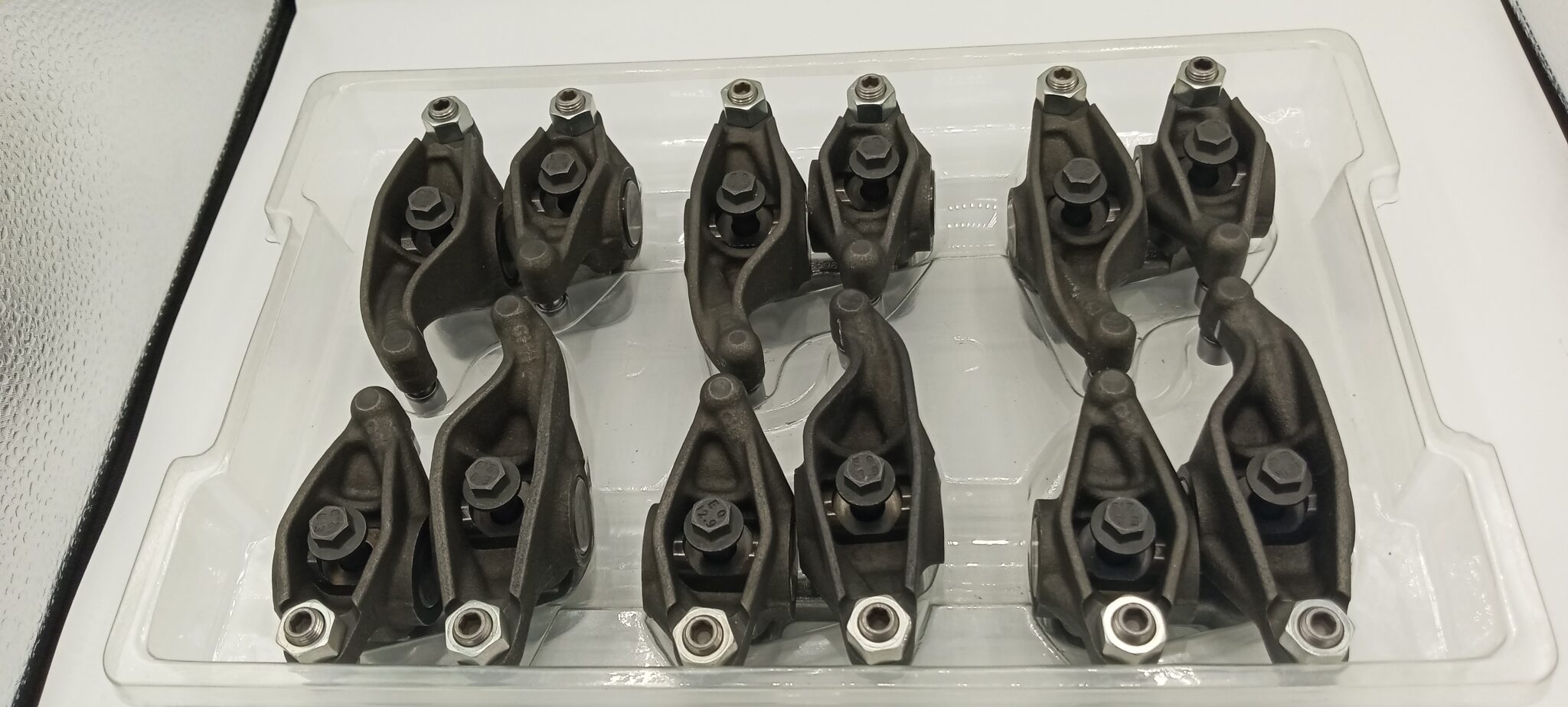 Cummins 24 V high performance rocker arms with studs