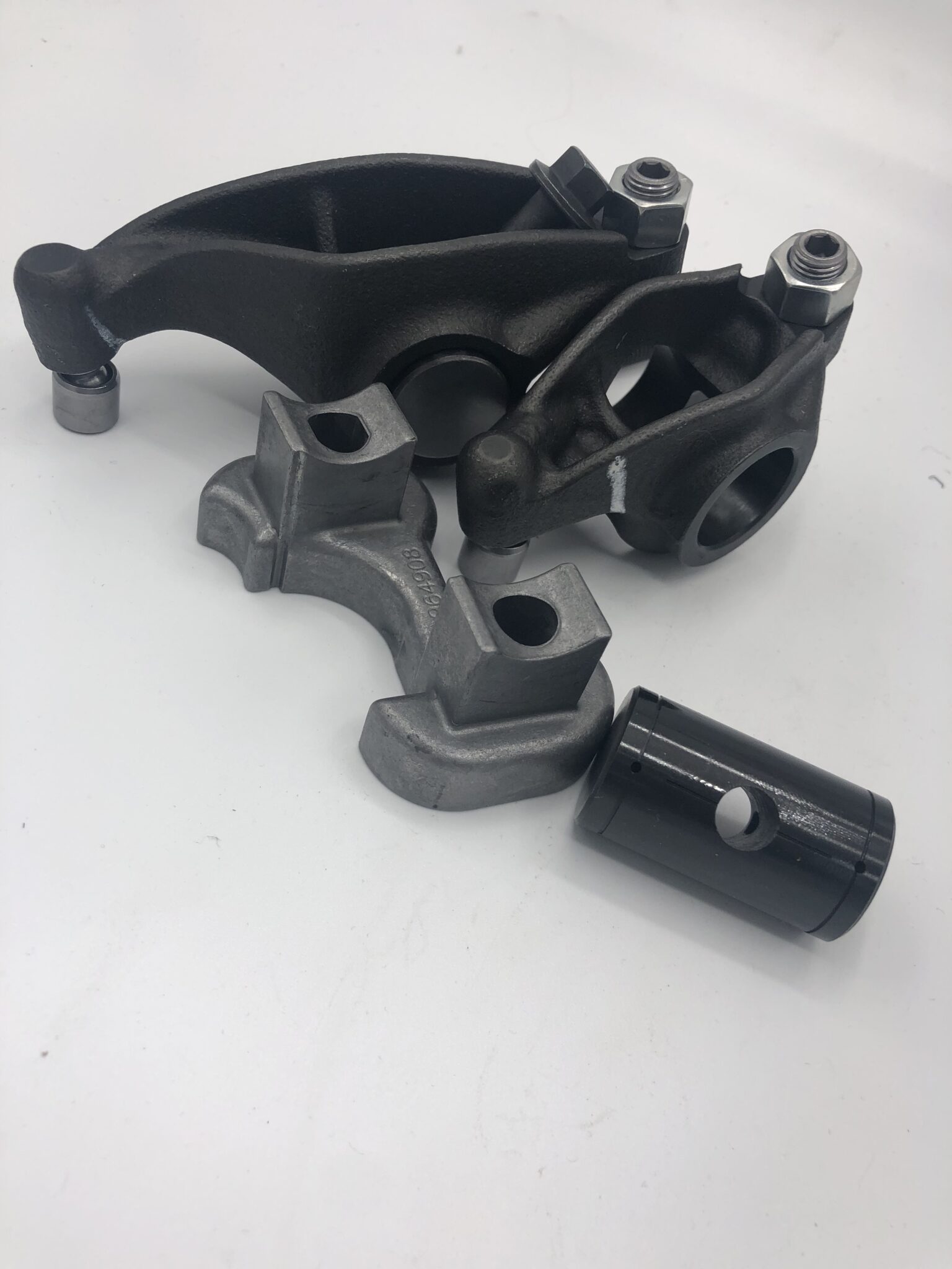 Cummins 24 V high performance rocker arms with studs